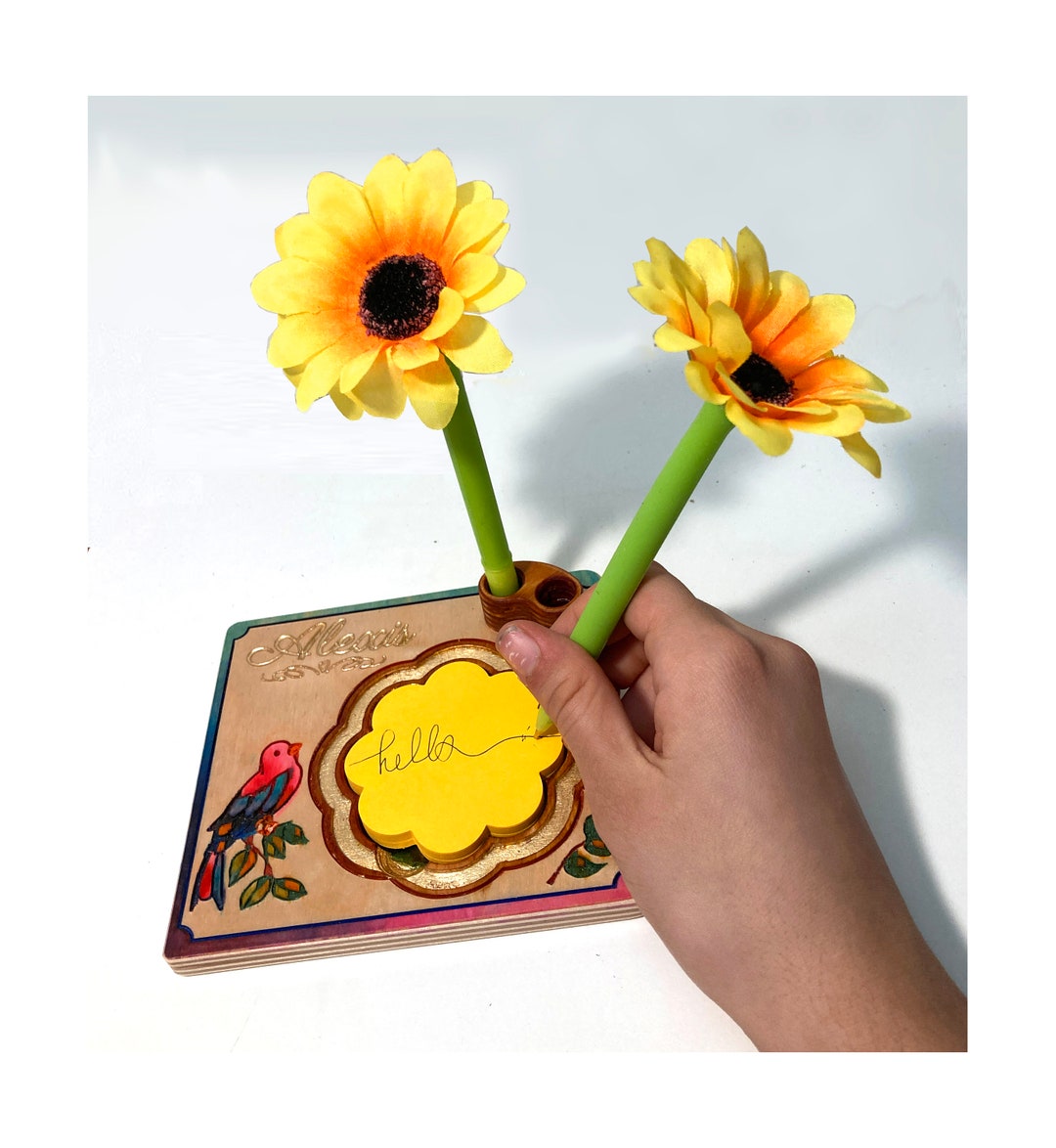 Personalized Daisy-shaped Sticky Note Pad and Pen Holder Note Pads ...
