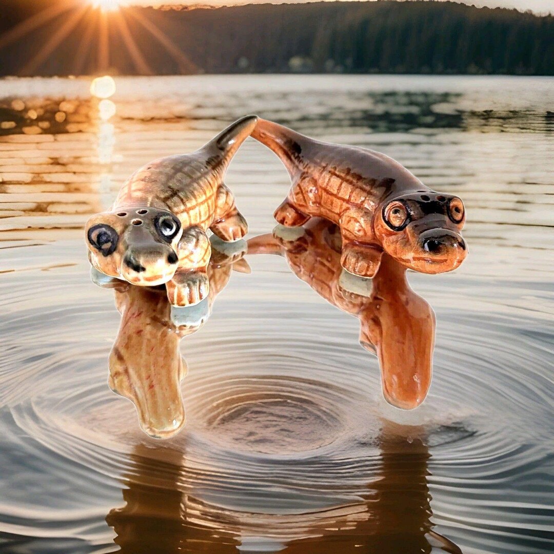 MCM Kitchen Alligator Salt Pepper Retro Gator Figurines Kitschy Decor ...