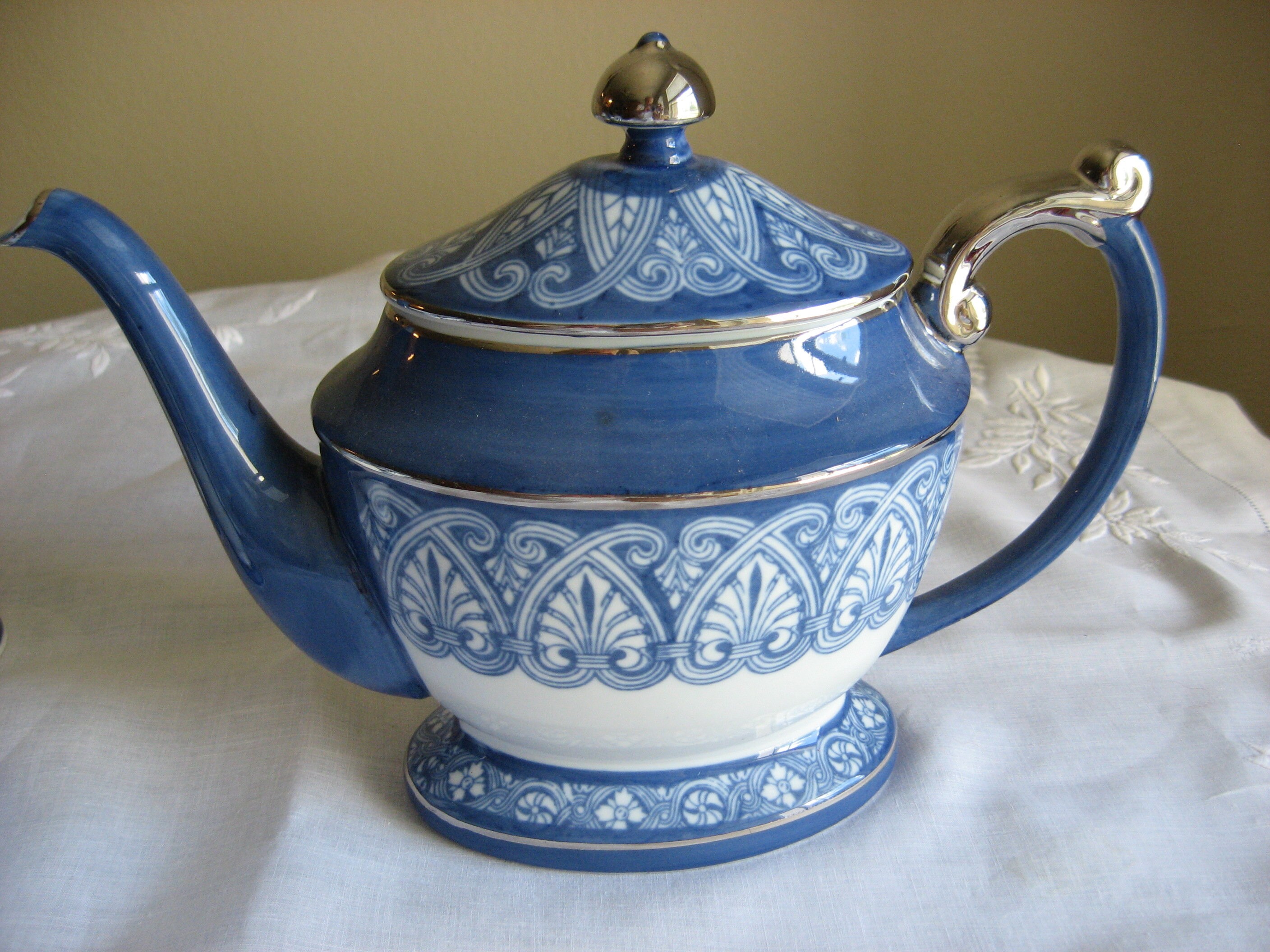 Bombay Teapot ( 7 1/2"h, Holds 4 Cups) MINT!! - Etsy