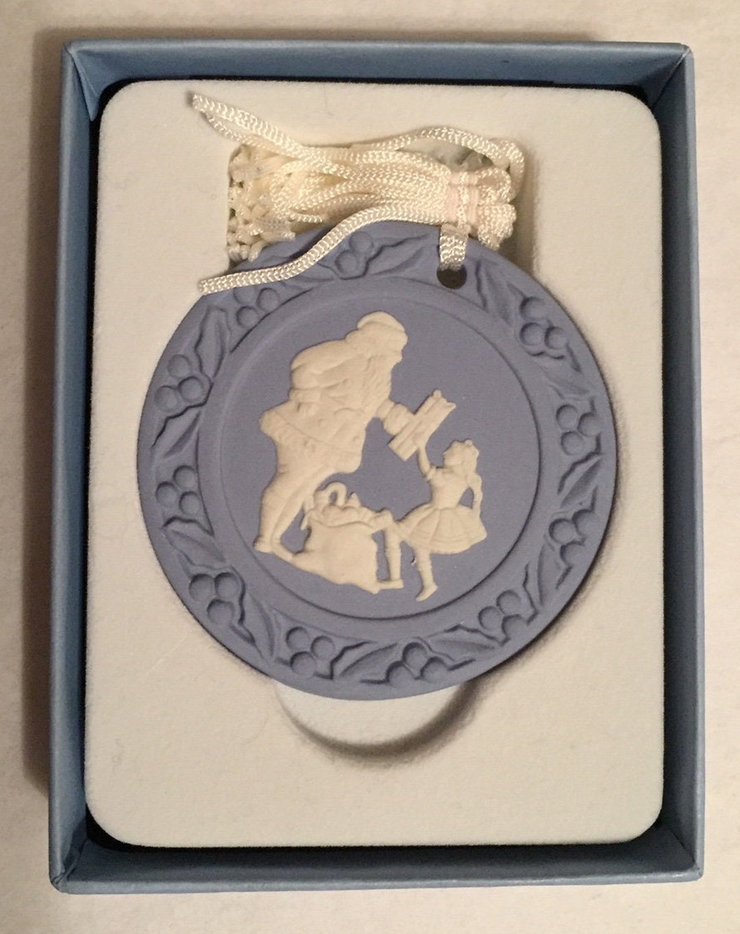 Vintage 2002 WEDGWOOD Jasper Santa Christmas Present Ornament FREE ...