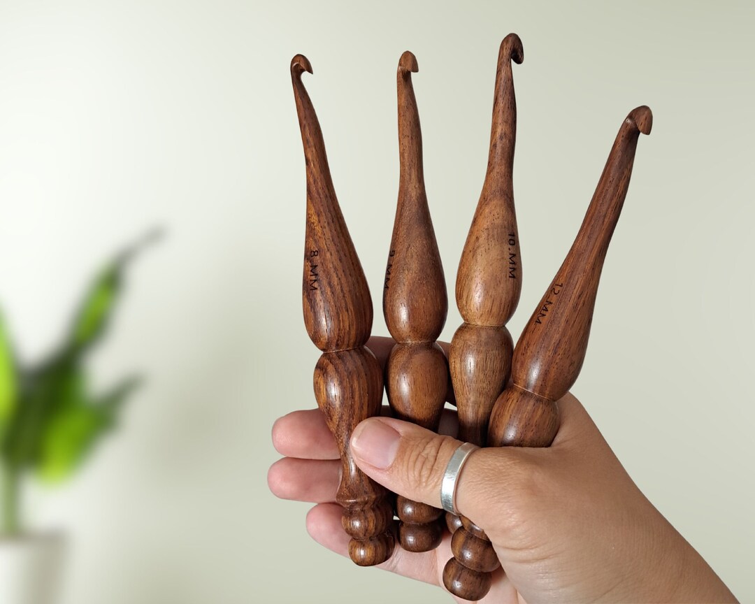 Handmade Ergonomic Wooden Crochet Hook, Hand Carved Rosewood Crochet ...