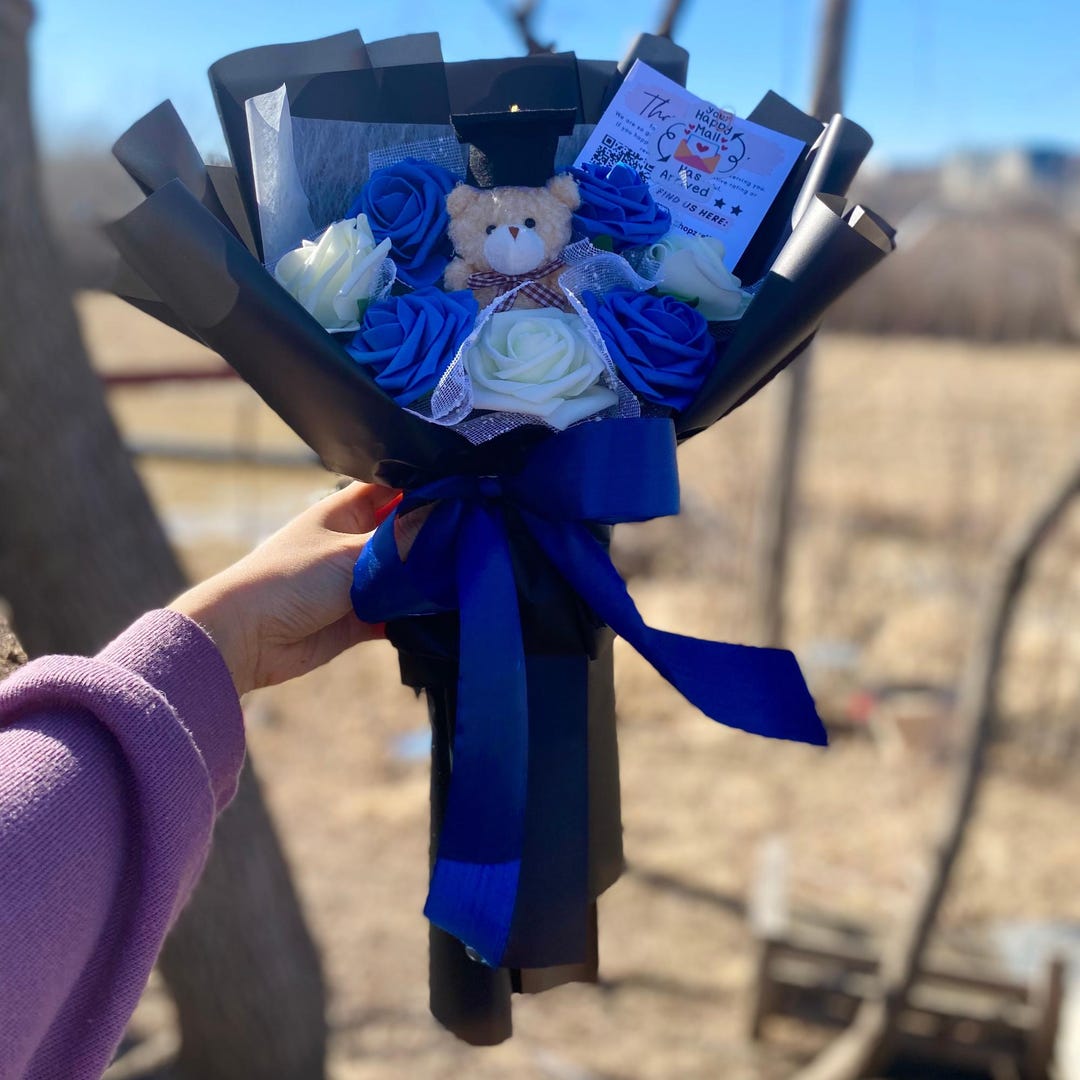 Graduation Rose Bouquet Graduation Ceremony Gift Graduation Flower Gift ...
