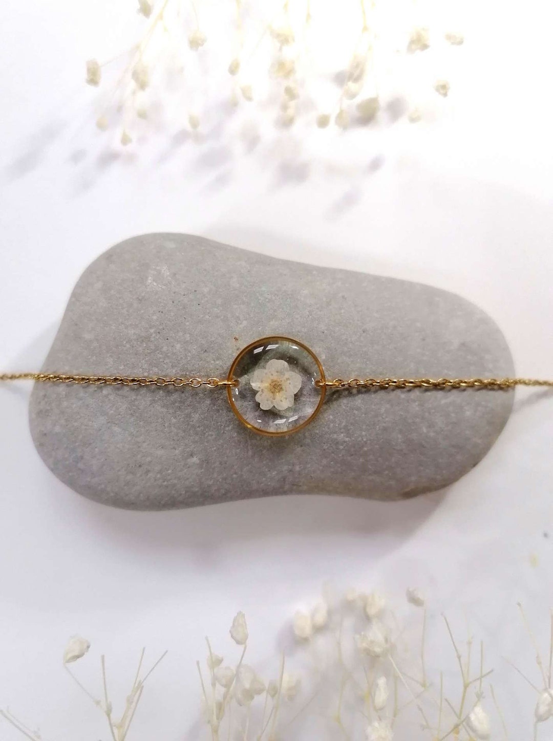 Collection CONSTANCE Bracelet avec une fleur naturelle de spirée ...