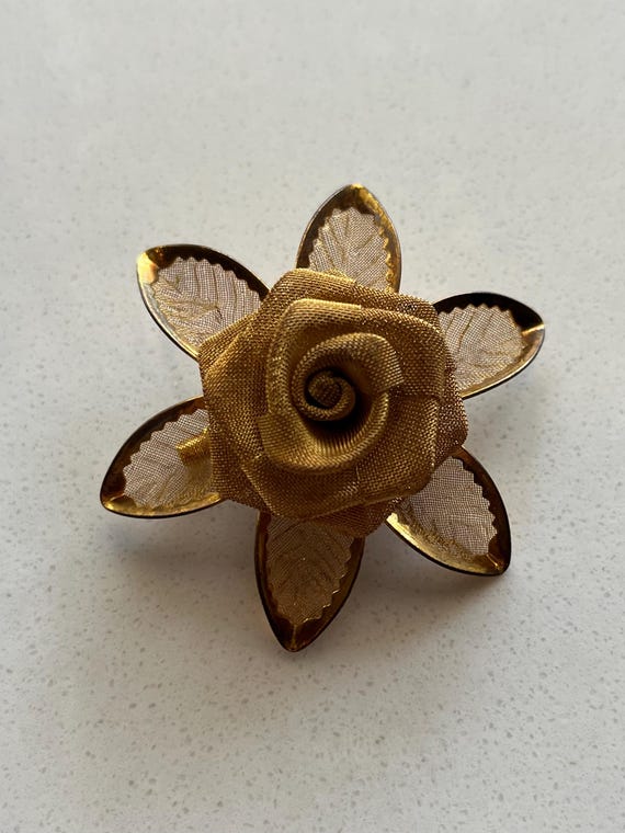 Gold Tone Flower Brooch - Gem