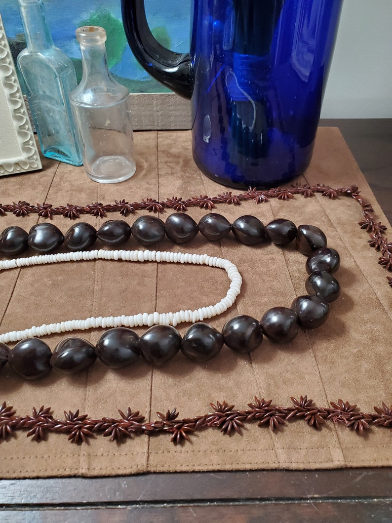 3 Hawaiian Leis Necklaces Vintage 1 Kukui Nut Hawaiian Lei 2 Puka ...