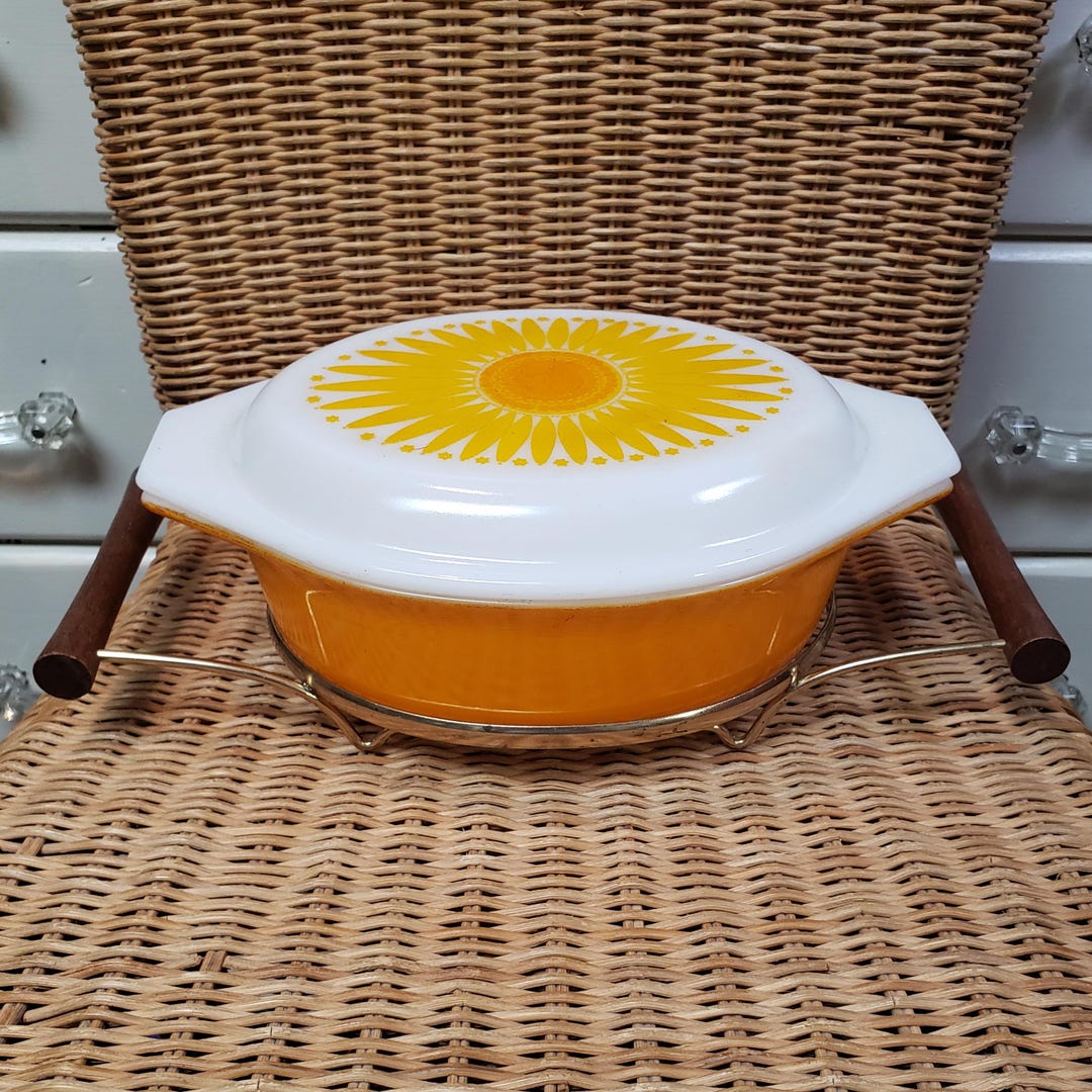 PYREX Sunflower Covered Casserole Dish W/cradle - Etsy
