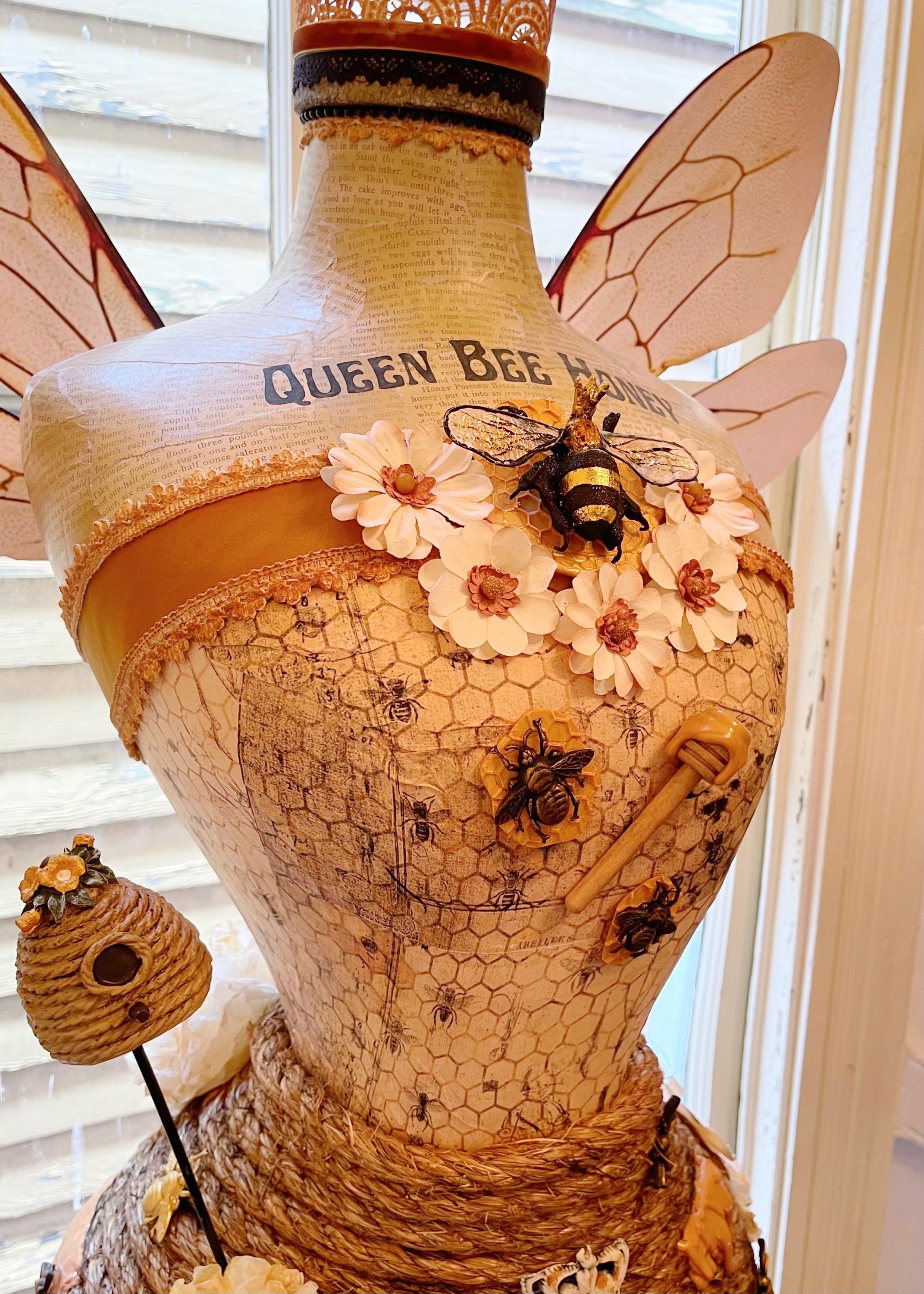 Queen Bee Decor, Queen Bee Dress Form, Queen Bee Display, Queen Bee ...