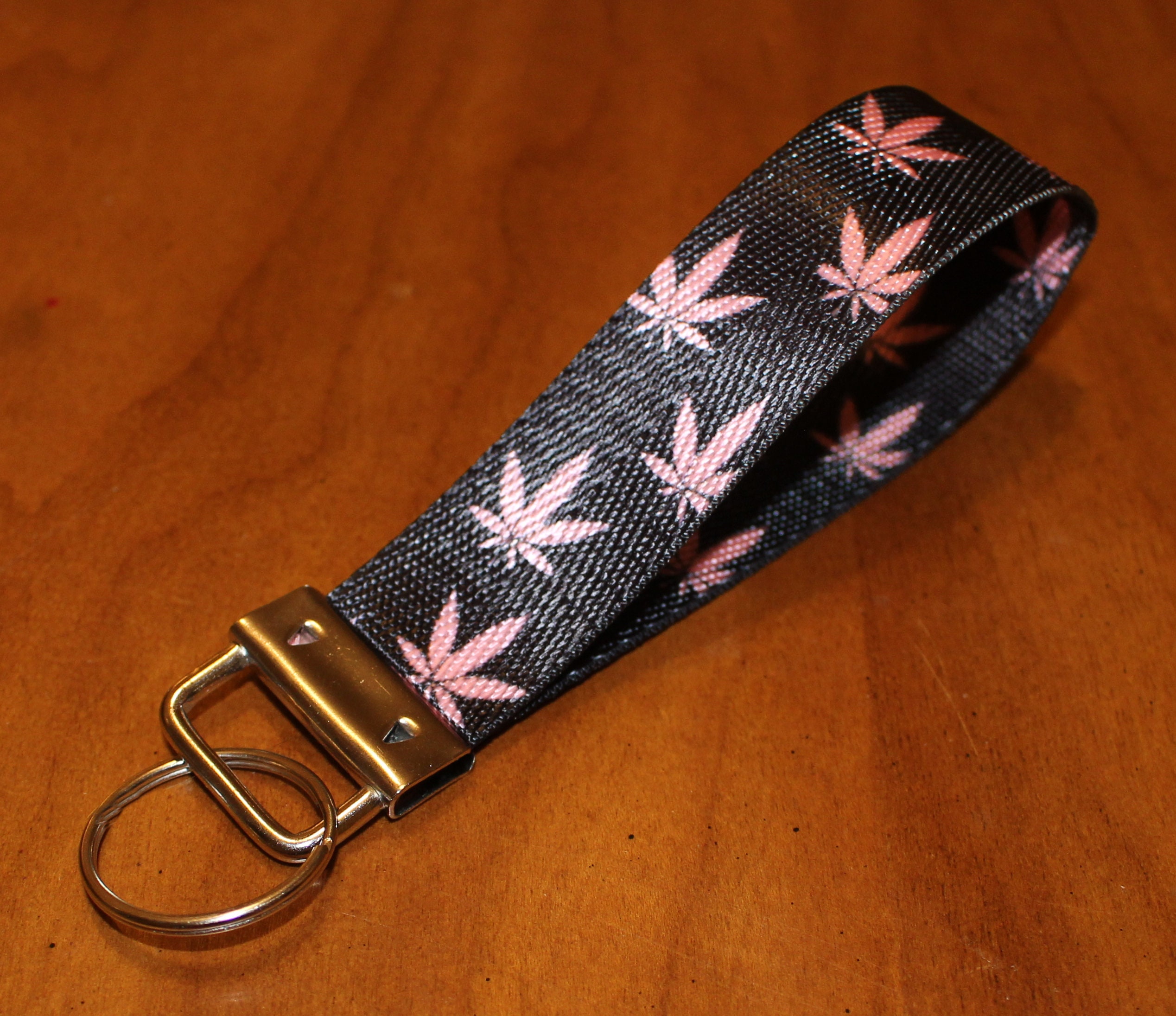 Weed Leaf Strap Keychain, Alien Keychain. Stoner Gift, Marijuana Design ...