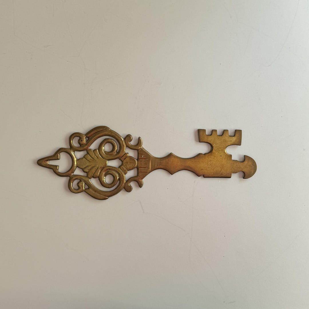 Vintage Brass Skeleton Key Wall Decor: Gothic Home Gallery - Etsy