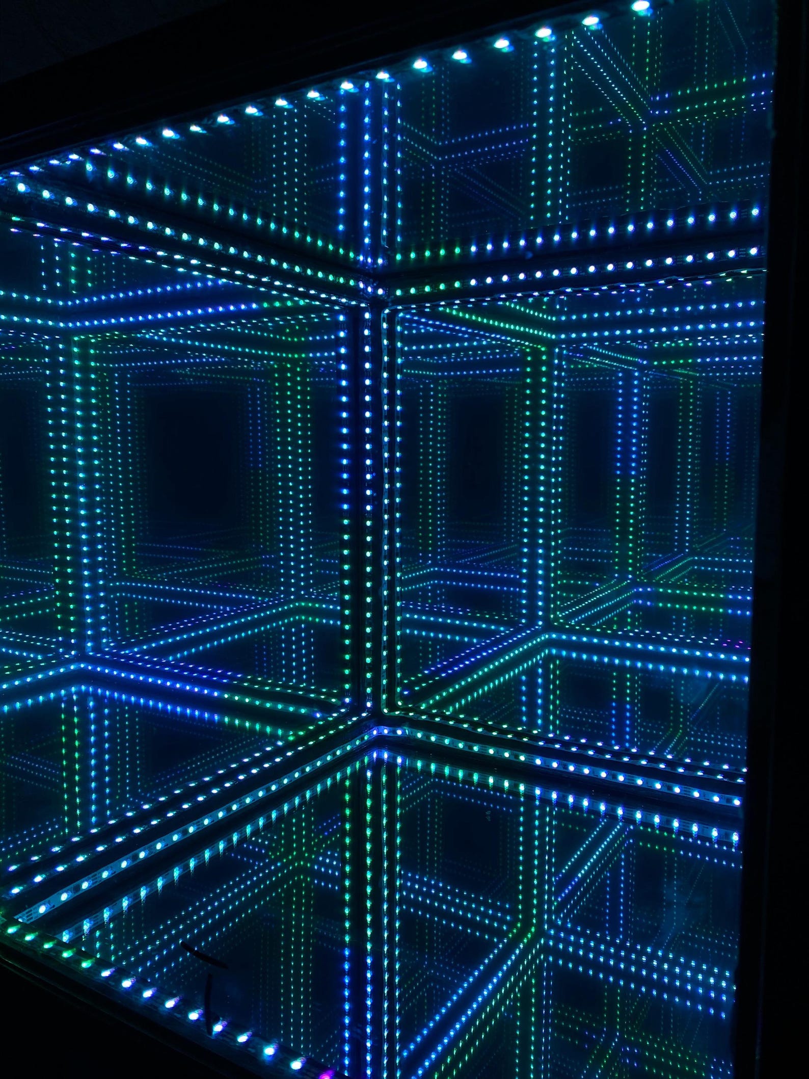Cube Infinity Mirror | Geometric LED Infinity Mirror | 3D Light Effect ...