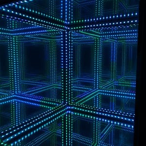 Cube Infinity Mirror | Geometric LED Infinity Mirror | 3D Light Effect ...