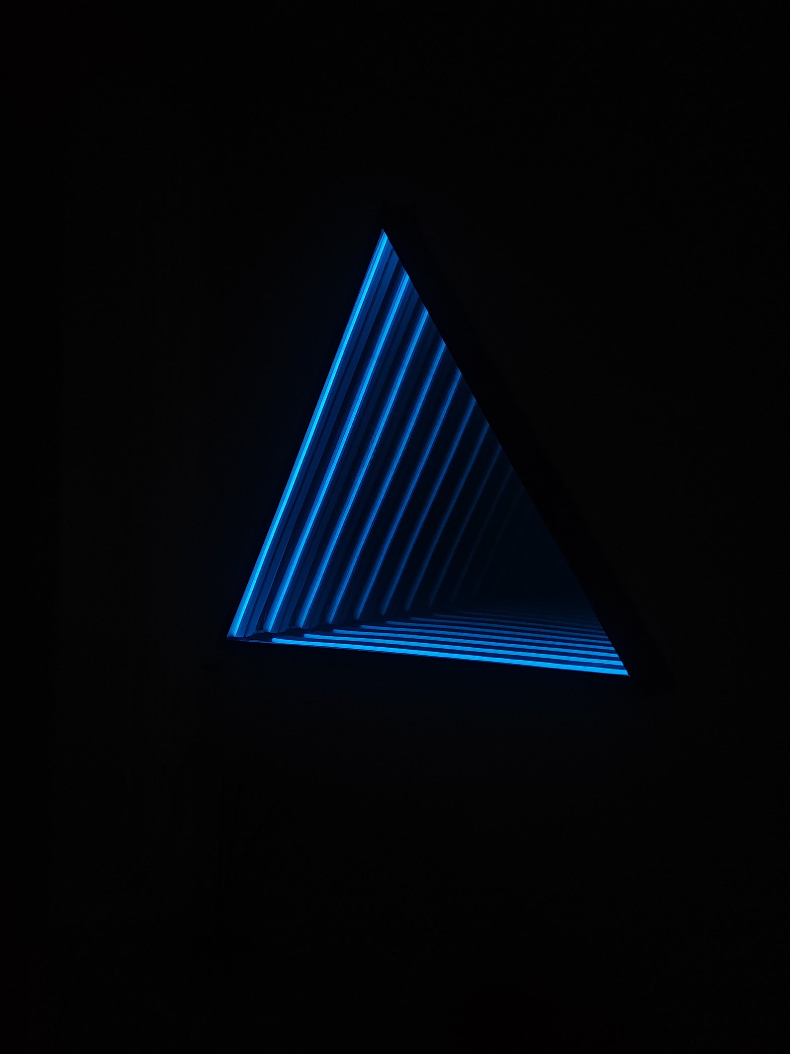 Infinity Mirror Triangle LED Wall Lamp, Geometric RGB Colour Changing ...