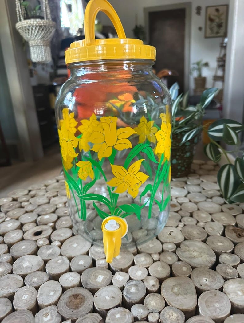 Dafodil Glass Pitcher - Etsy