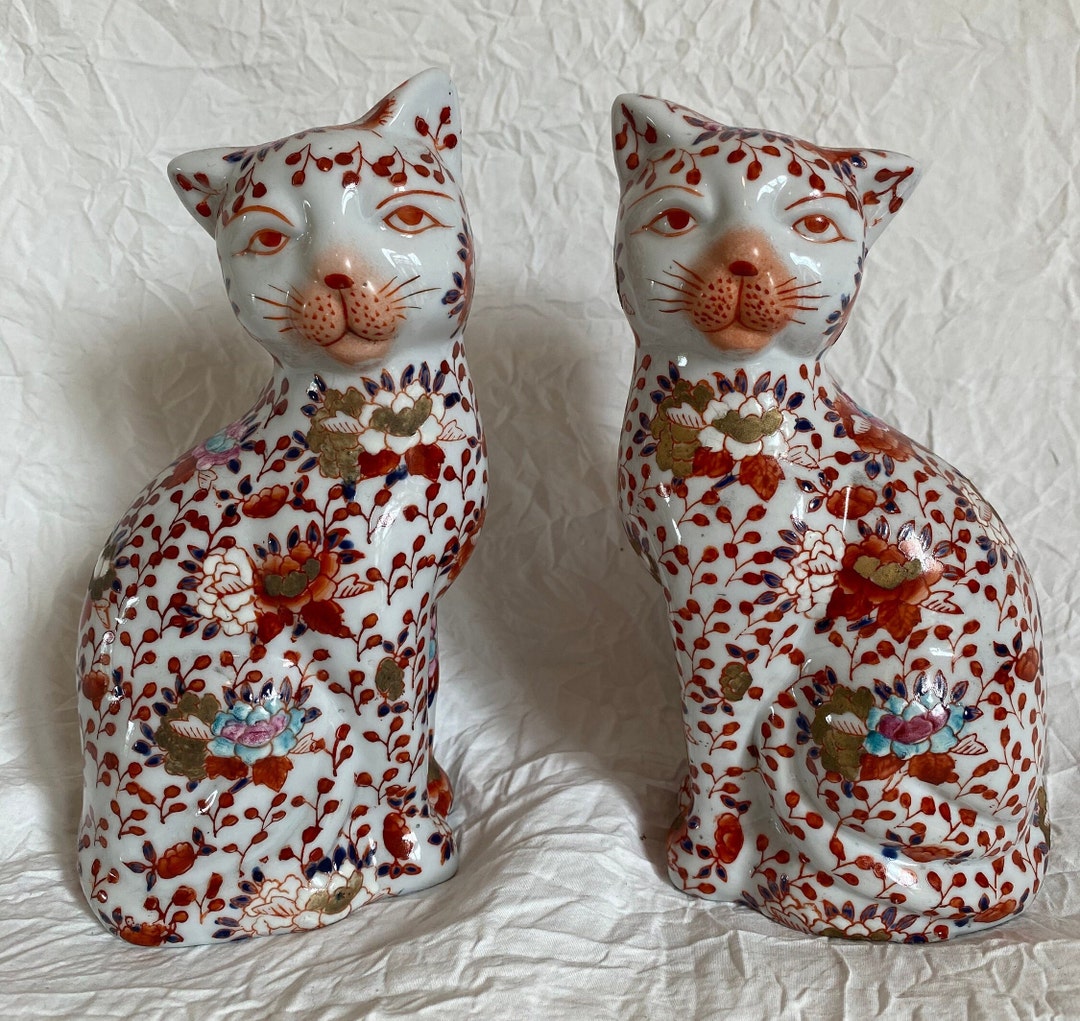 Pair of Oriental Imari Cats, Porcelain, Characters on Bottom, Exquisite ...