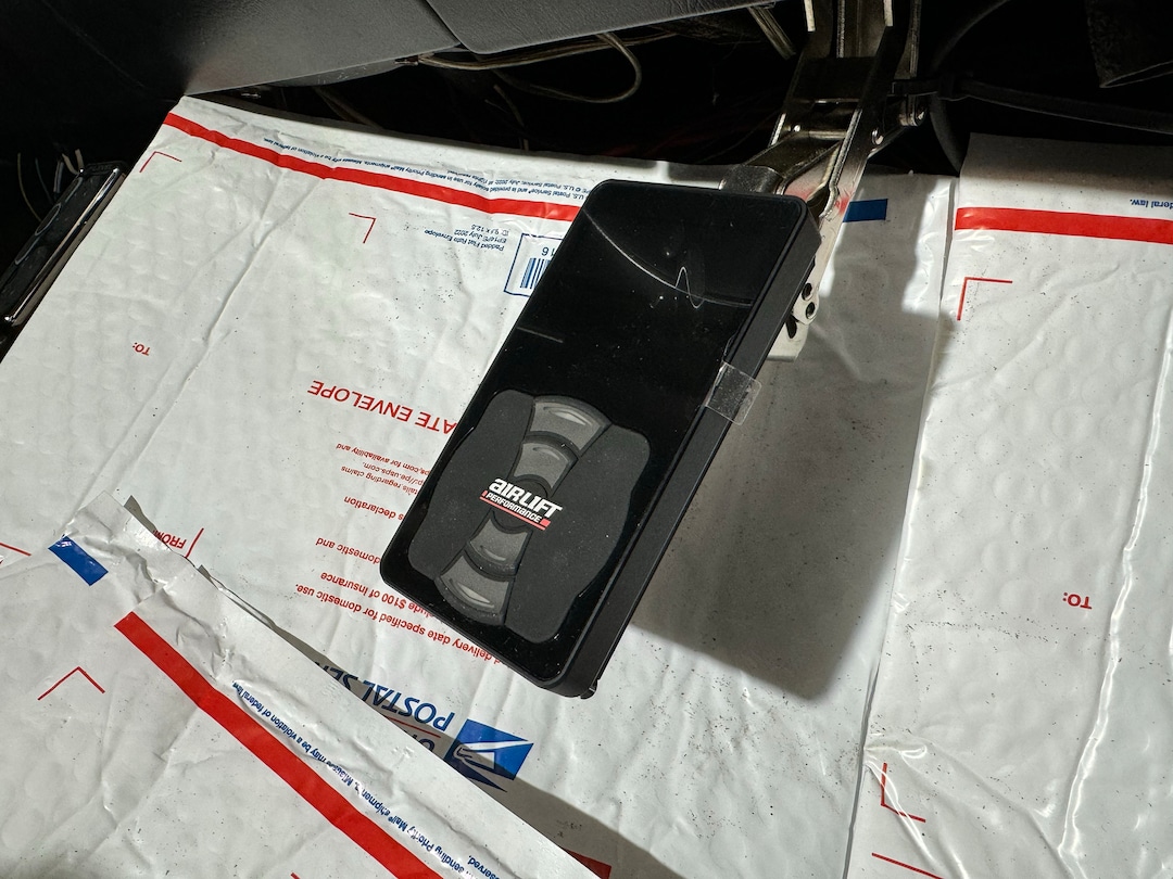 Airlift Controller Hide Away Mount - Etsy