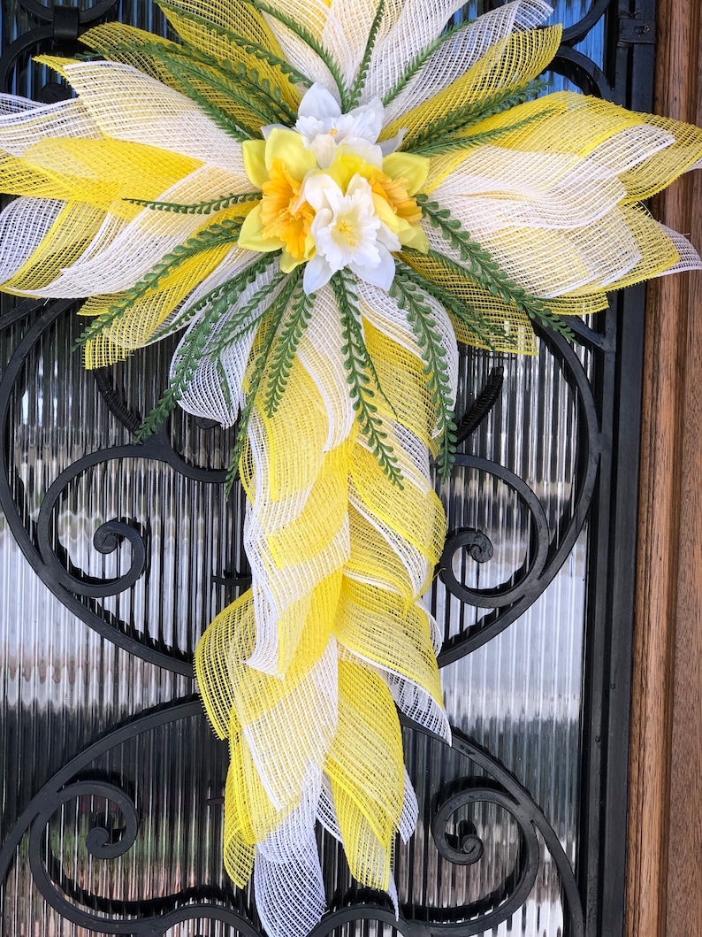 Cross Wreath for Front Door, Spring Wreath, Religious Wreath, Daffodil ...