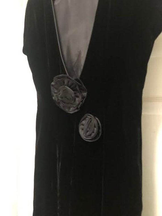 Jennifer Moore Velvet LBD with Flower Closure (Size 6) - Gem