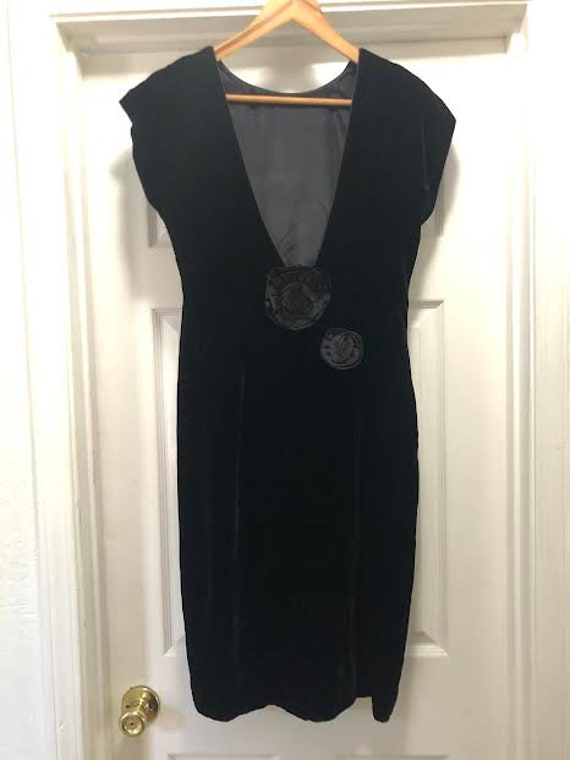 Jennifer Moore Velvet LBD with Flower Closure (Size 6) - Gem