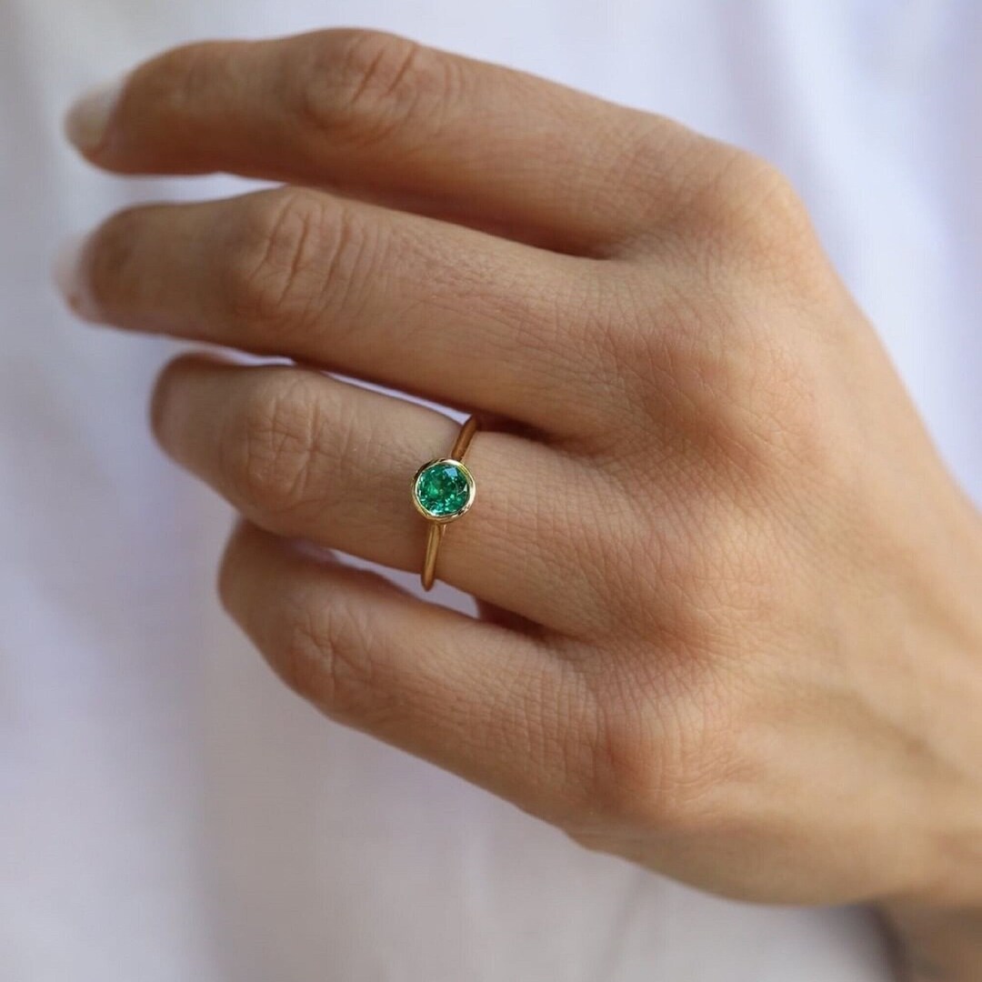 Minimalist 6 MM Green Round Cut Bezel Set Ring-round Cut Solitaire ...