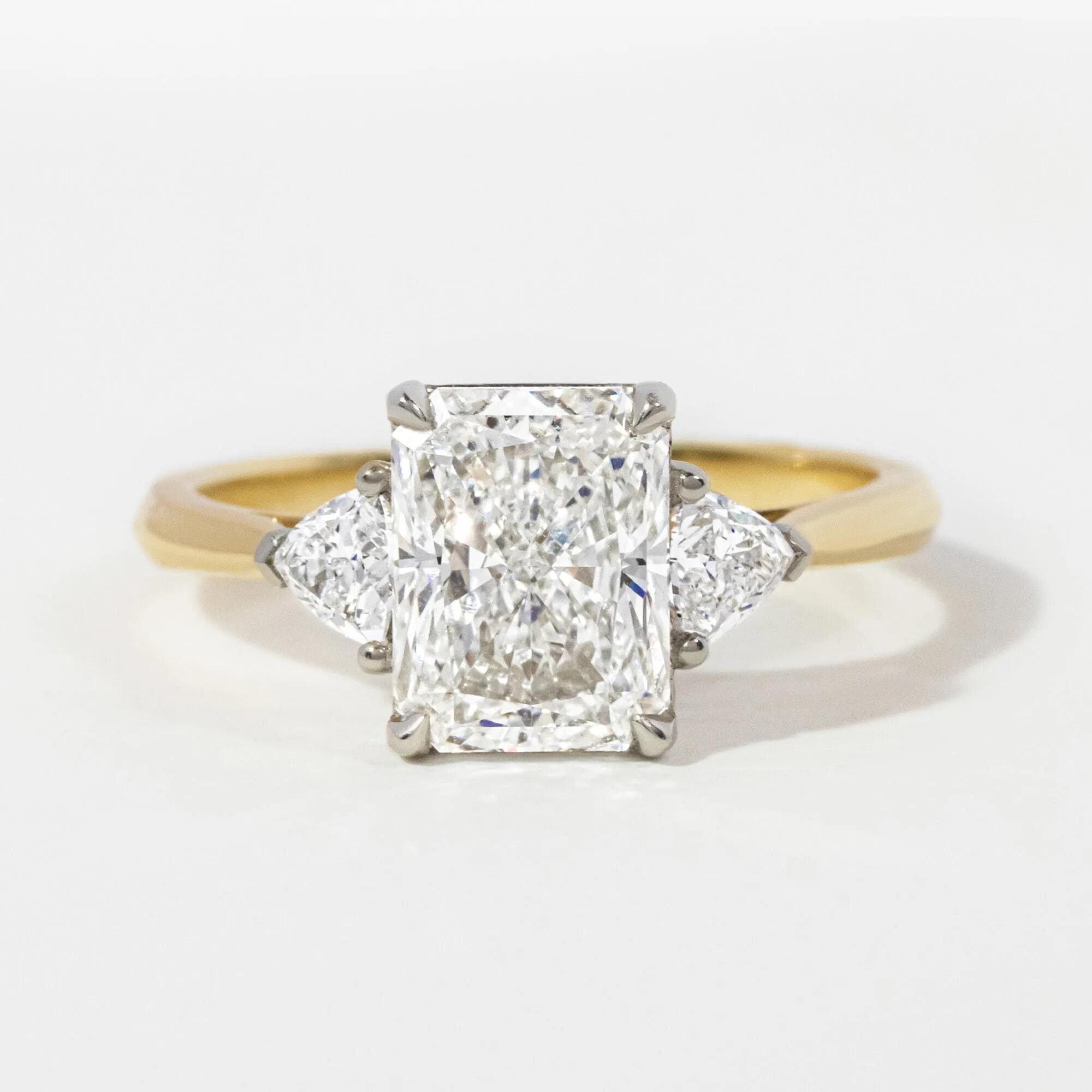 Art Deco 3.20 TC Crushed Ice Radiant Cut Moissanite Trilogy Trilliant ...