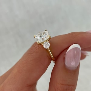 2.40 TC Elongated Cushion Cut Moissanite Trilogy|round Cut Side Stones ...