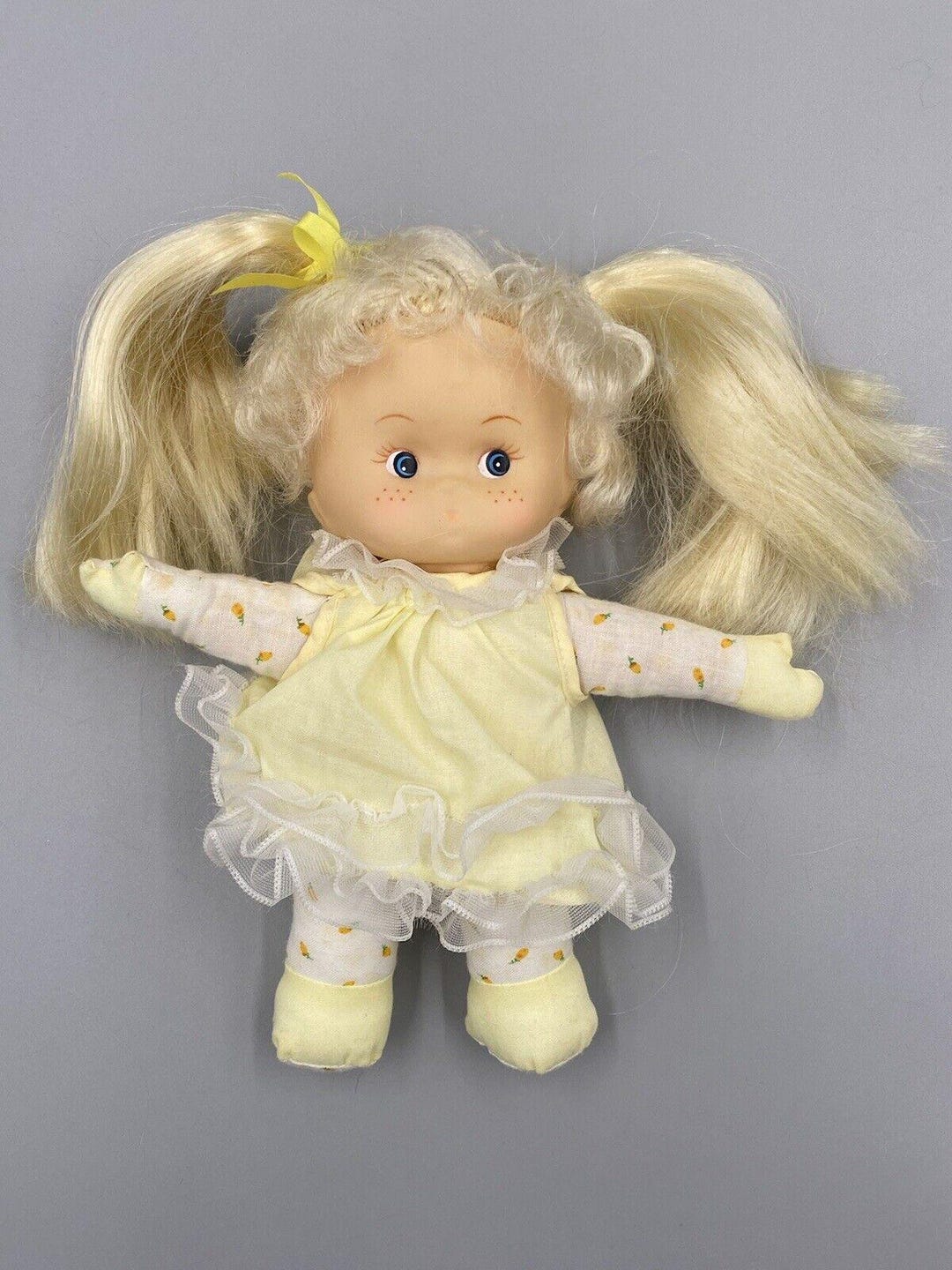 Vintage UNEEDA 8” Blonde Pigtails Baby Doll in Yellow Dress Cloth Body ...