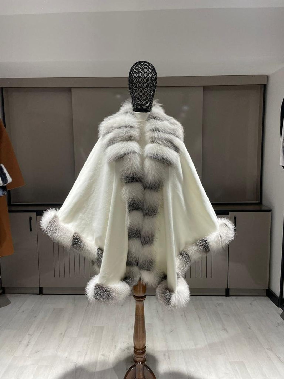 Fox Fur Cape Model/ One Size Fits All / White Colour Stylish Cashmere ...
