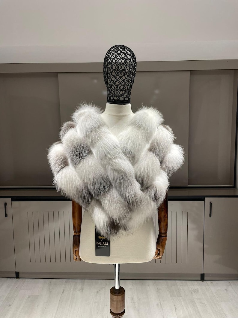 Real Fox Shawl / Rea Fox Fur Shawls / Natural Black White Colours ...