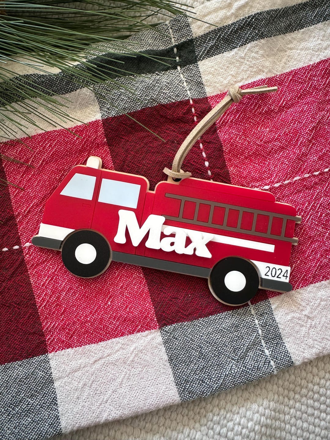 Adorno de camión de bomberos personalizado: Adorno navideño de madera ...