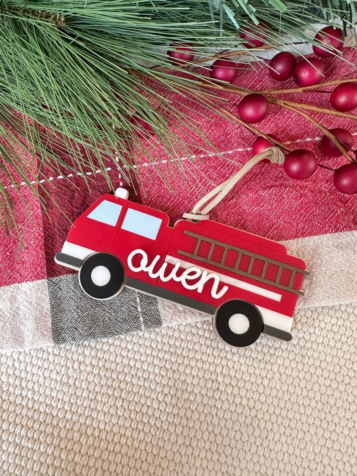 Adorno de camión de bomberos personalizado: Adorno navideño de madera ...
