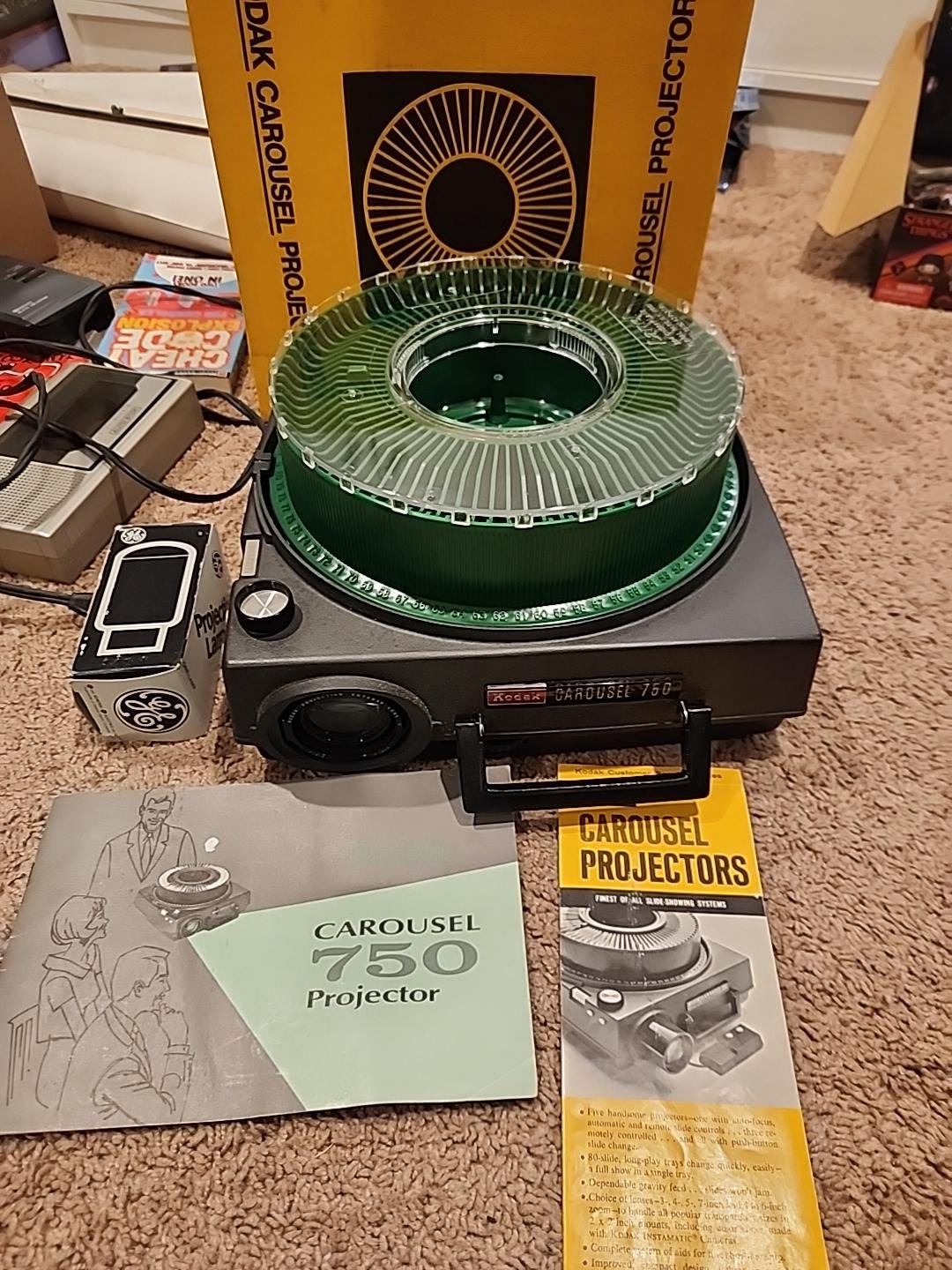 Kodak Carousel 750 Projector With Box, Remote, 80 Slide Tray & Extra ...