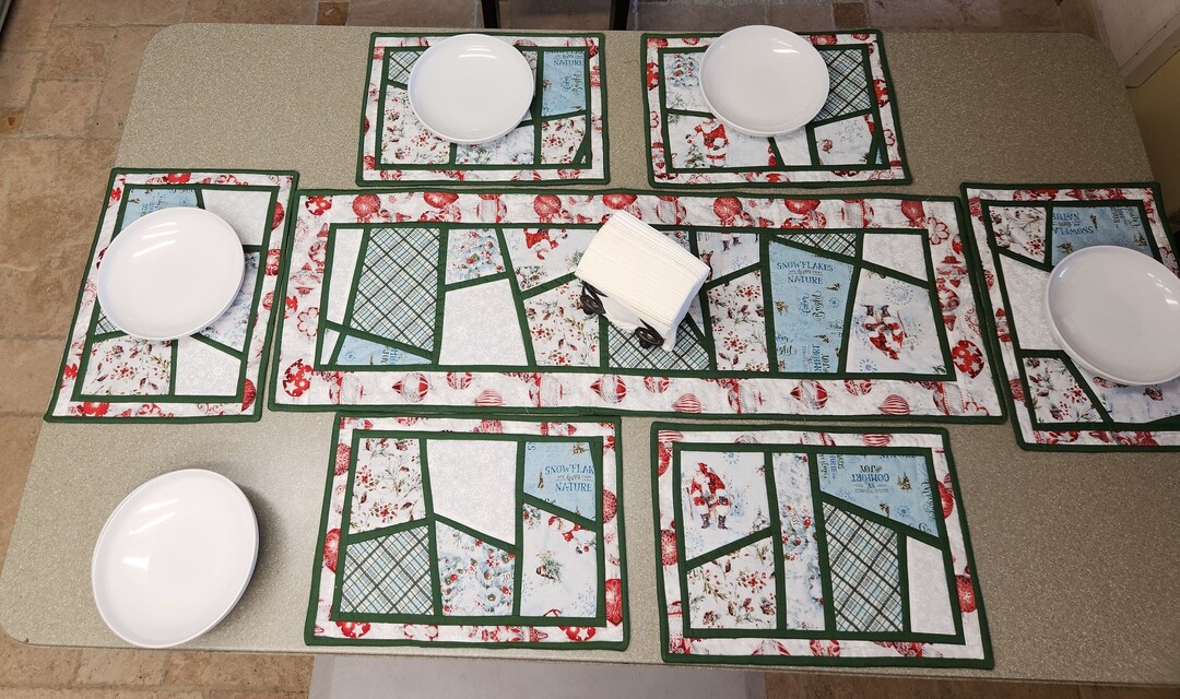 6 Christmas Quilted Placemats and 2 Matching Table Runners - Etsy
