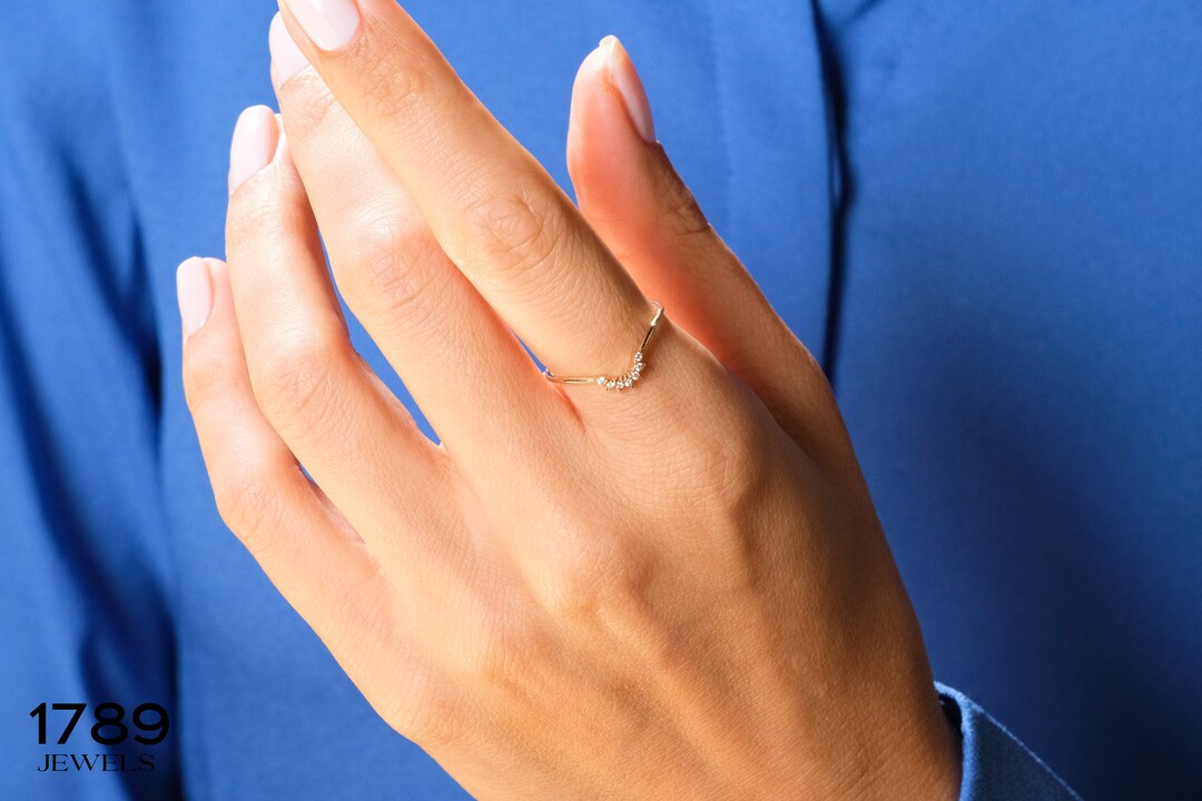 14K Gold Diamond Chevron Ring, V Shape Crown Wave Moissanite Curved ...