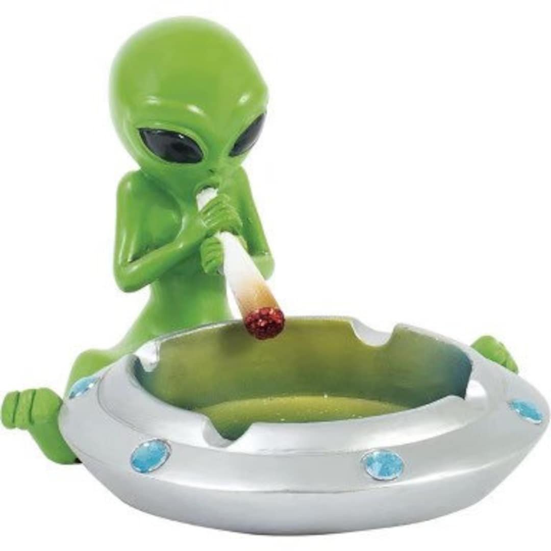 ALIEN ASHTRAY, Alien, Green Ashtray, Cigar Smoking Alien Green Color ...