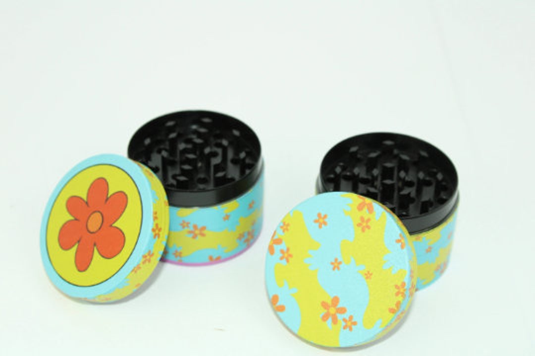 Flower Power Crush : the Four Piece Grinder Which Comes With Fast USA ...