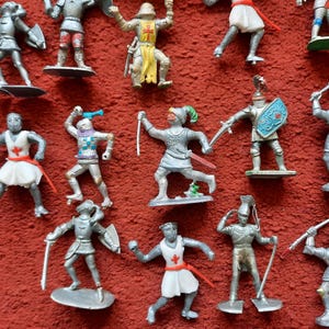 Vintage Plastic Toy Knights Set - Etsy