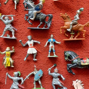 Vintage Plastic Toy Knights Set - Etsy
