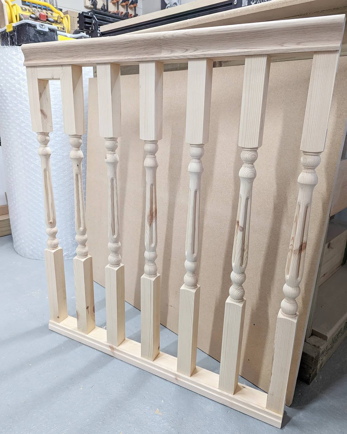 Colonial Spindle Gate/ Stair Gate/ Pet Gate/ Entrance Gate - Etsy UK