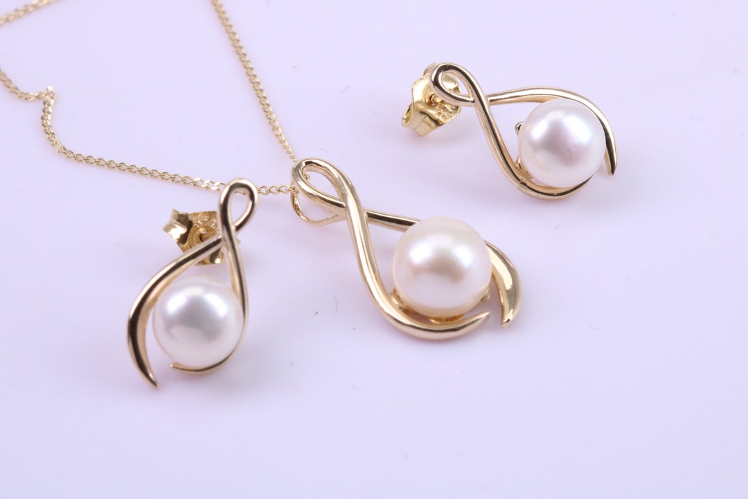 Real Pearl Necklace and Matching Earrings Set in Solid Yellow Gold ...
