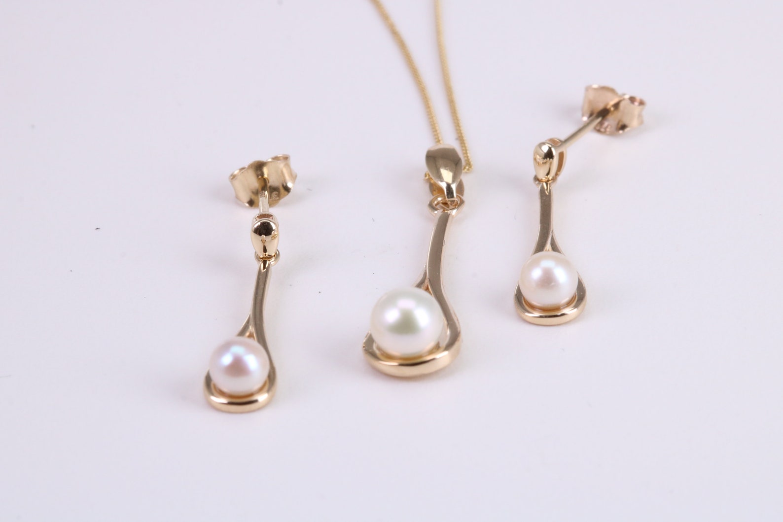 Real Pearl Necklace and Matching Earrings Set in Solid Yellow Gold ...
