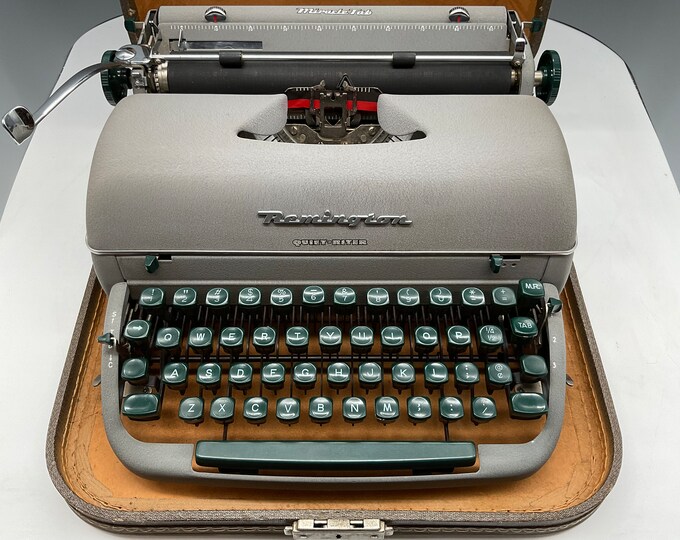 1957 Remington Quiet-riter Miracle Tab Portable Typewriter. EX. Cond ...