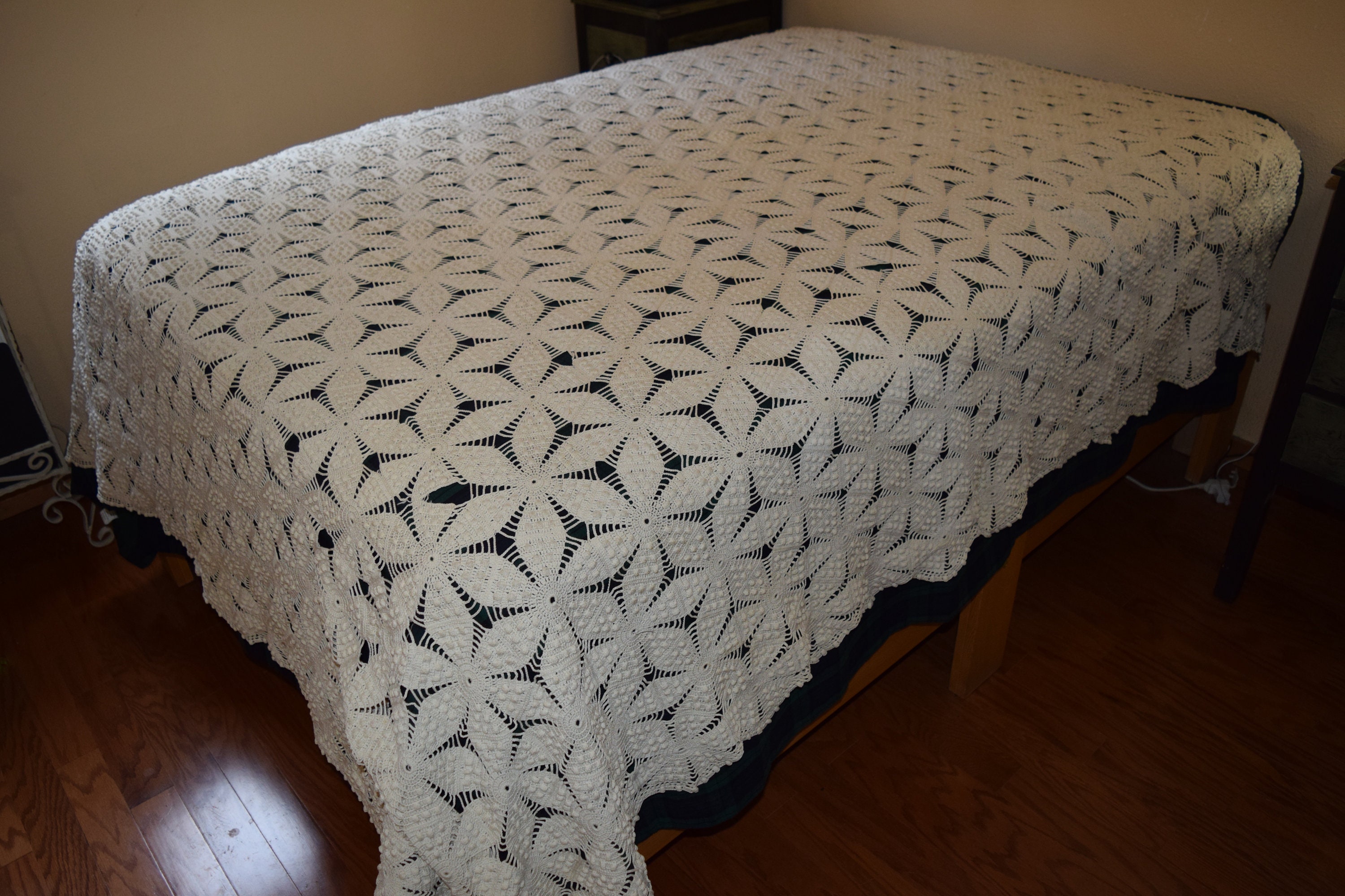 Hand Crochet Double Size Bedspread, Vintage. Price Reduced SHIPS FREE Holiday SALE - Etsy
