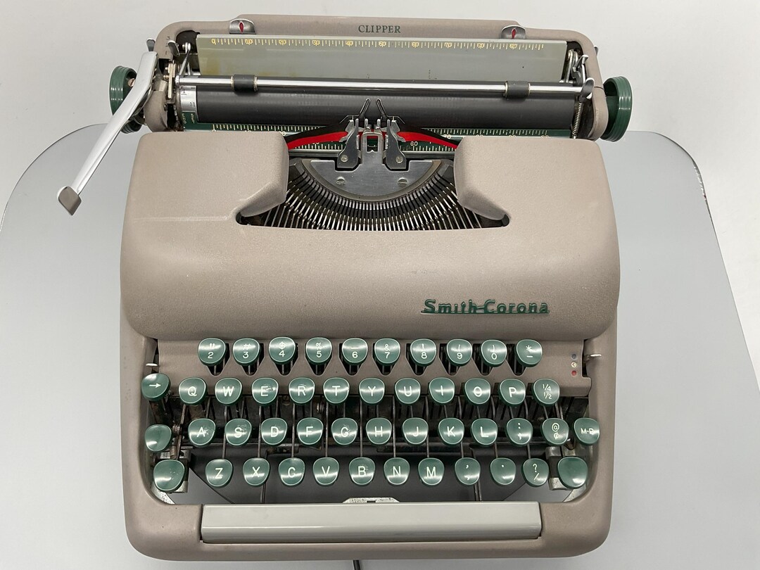 Typewriter 1955 Smith-corona Clipper Portable, Working, Clean, Nice ...