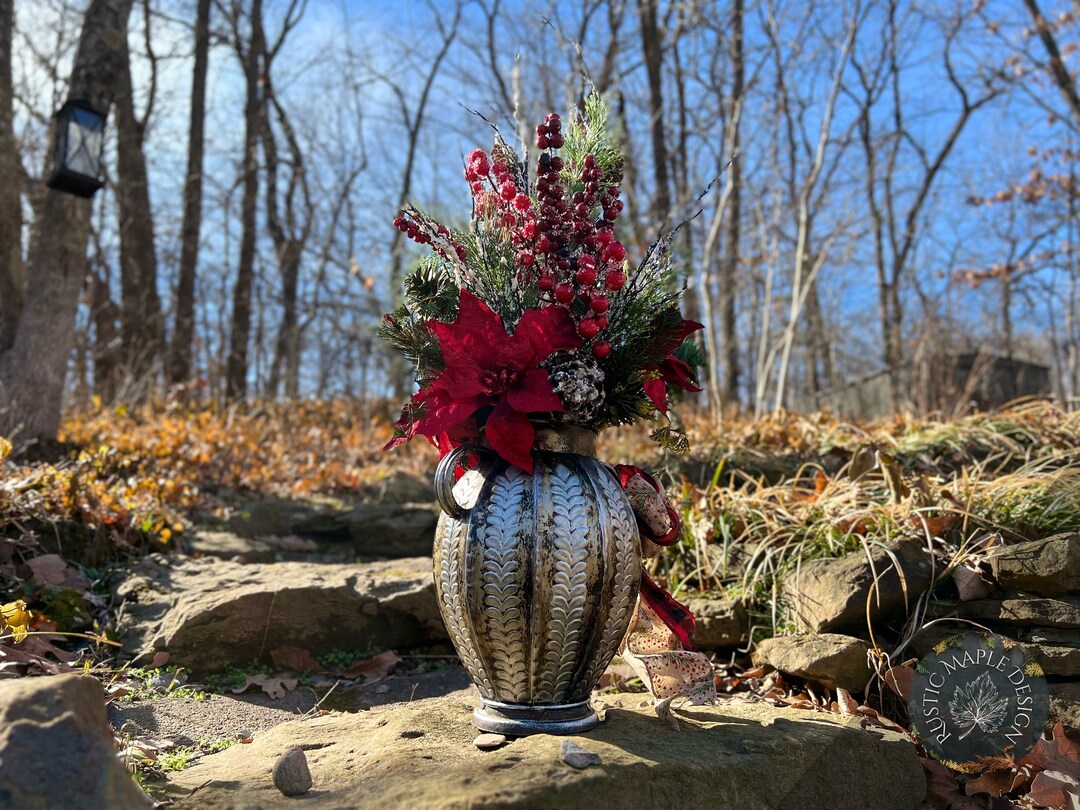 Traditional Christmas Floral Arrangement, Rustic Winter Arrangement ...
