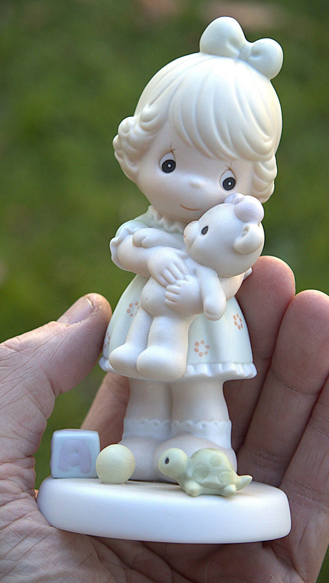 PRECIOUS MOMENTS COLLECTIBLE. loving 1993 Member's Only Figuring. This ...