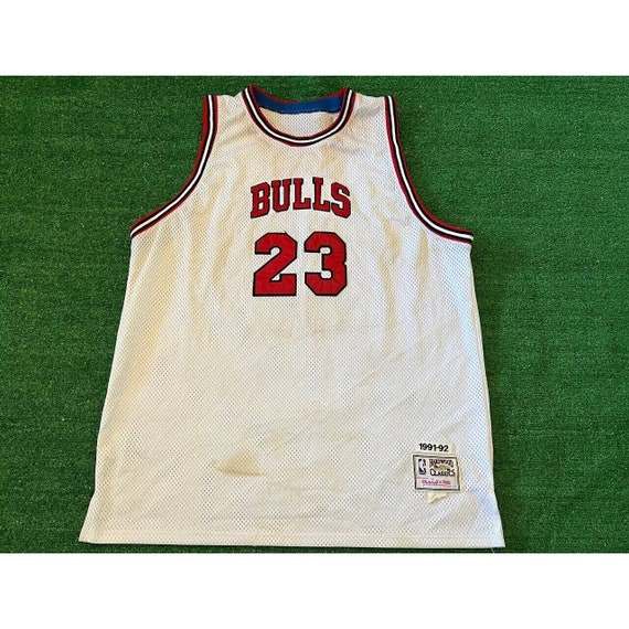 Vintage Mitchell & Ness Chicago Bulls 1991-92 #23 Mic… - Gem