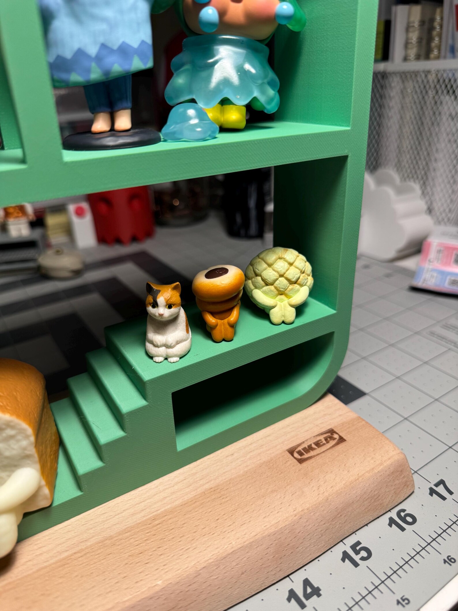 Art Toy Display Frame for Smiski - 3D Printed Green Square Home for ...