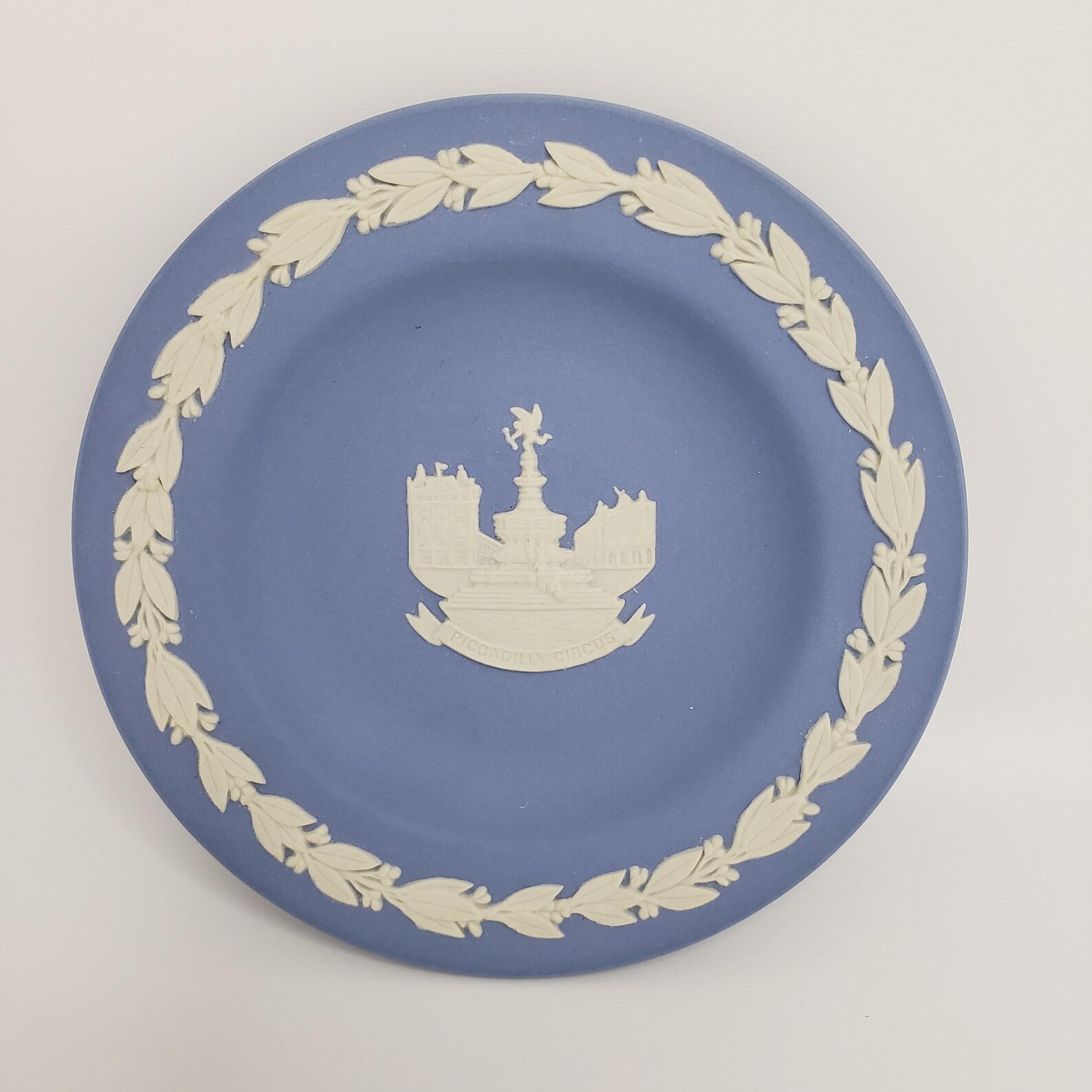 Wedgwood Jasperware "piccadilly Circus" Blue and White Round 4 1/2 Inch ...