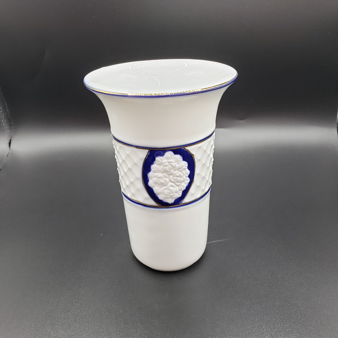 Royal Class Porcelain" Wellington Castle " Vase - Etsy