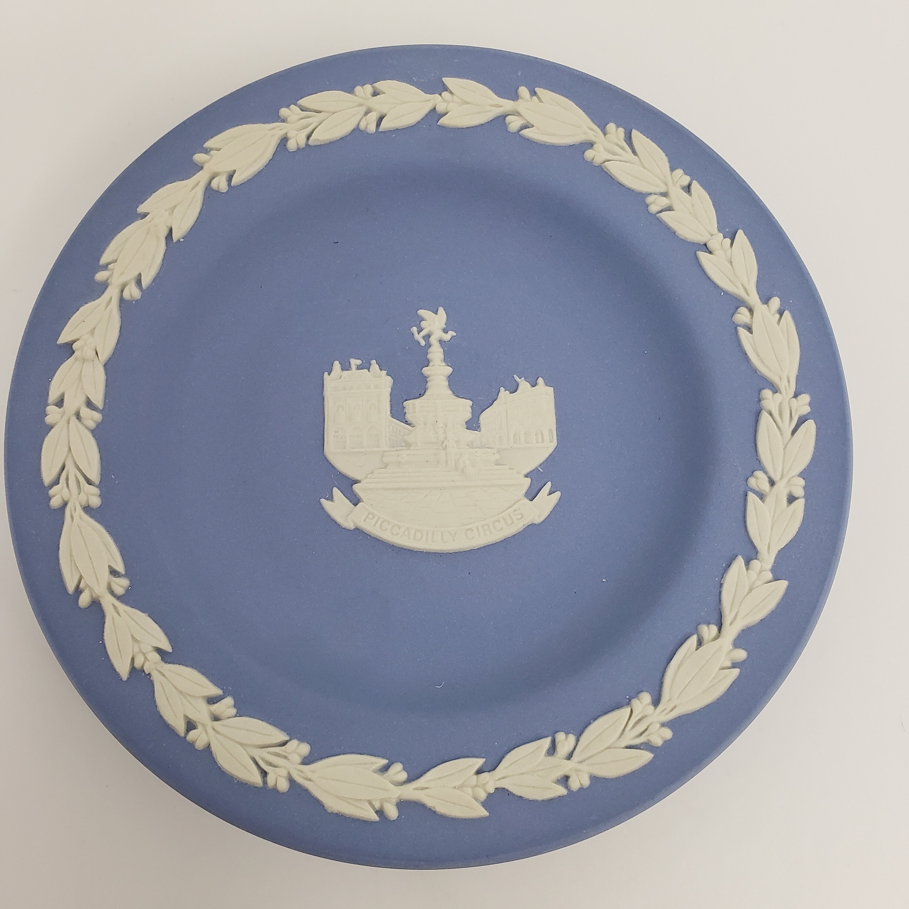 Wedgwood Jasperware "piccadilly Circus" Blue and White Round 4 1/2 Inch ...